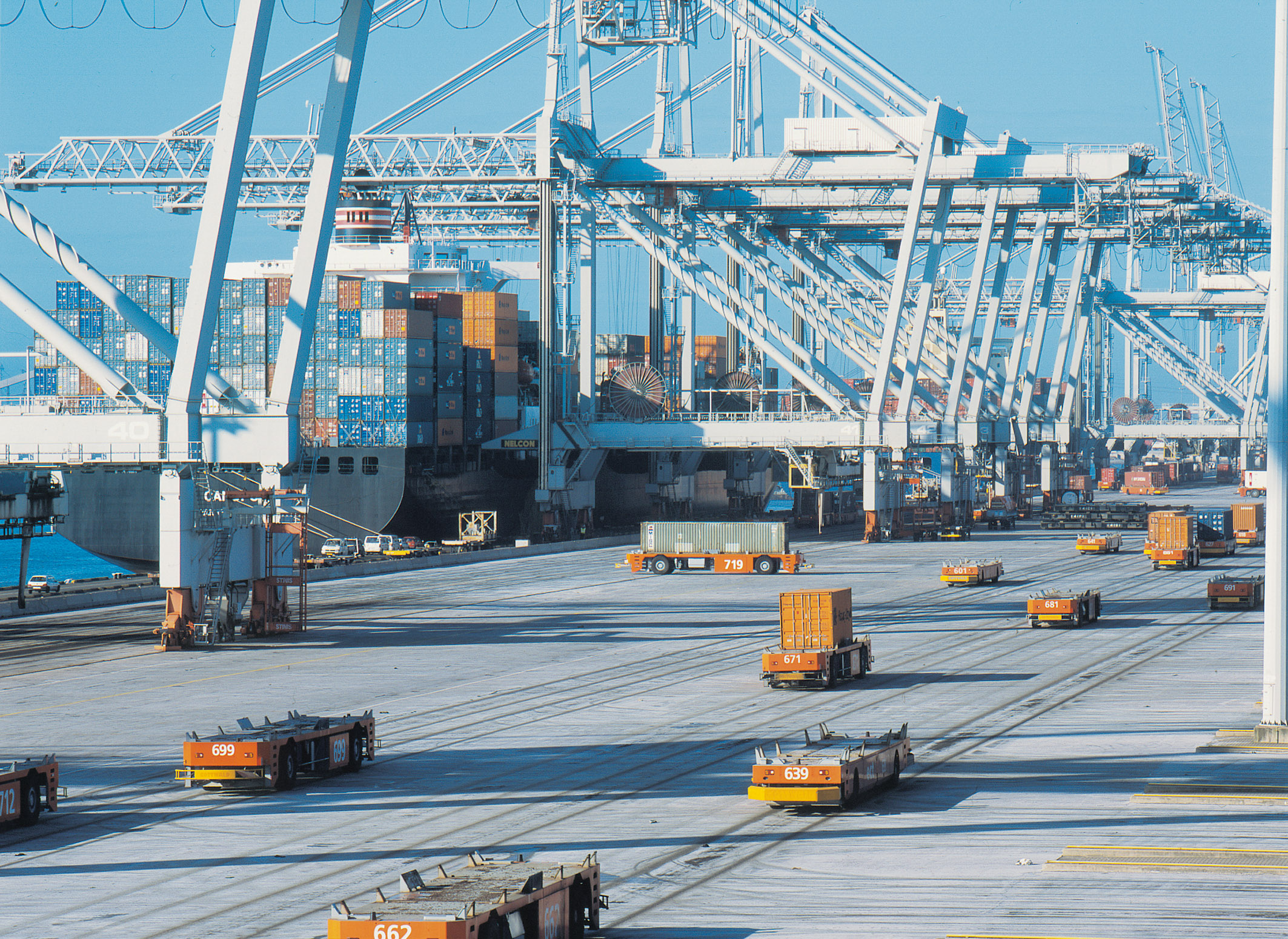 Terminal de contenedores automatizadas | Cargo Flores